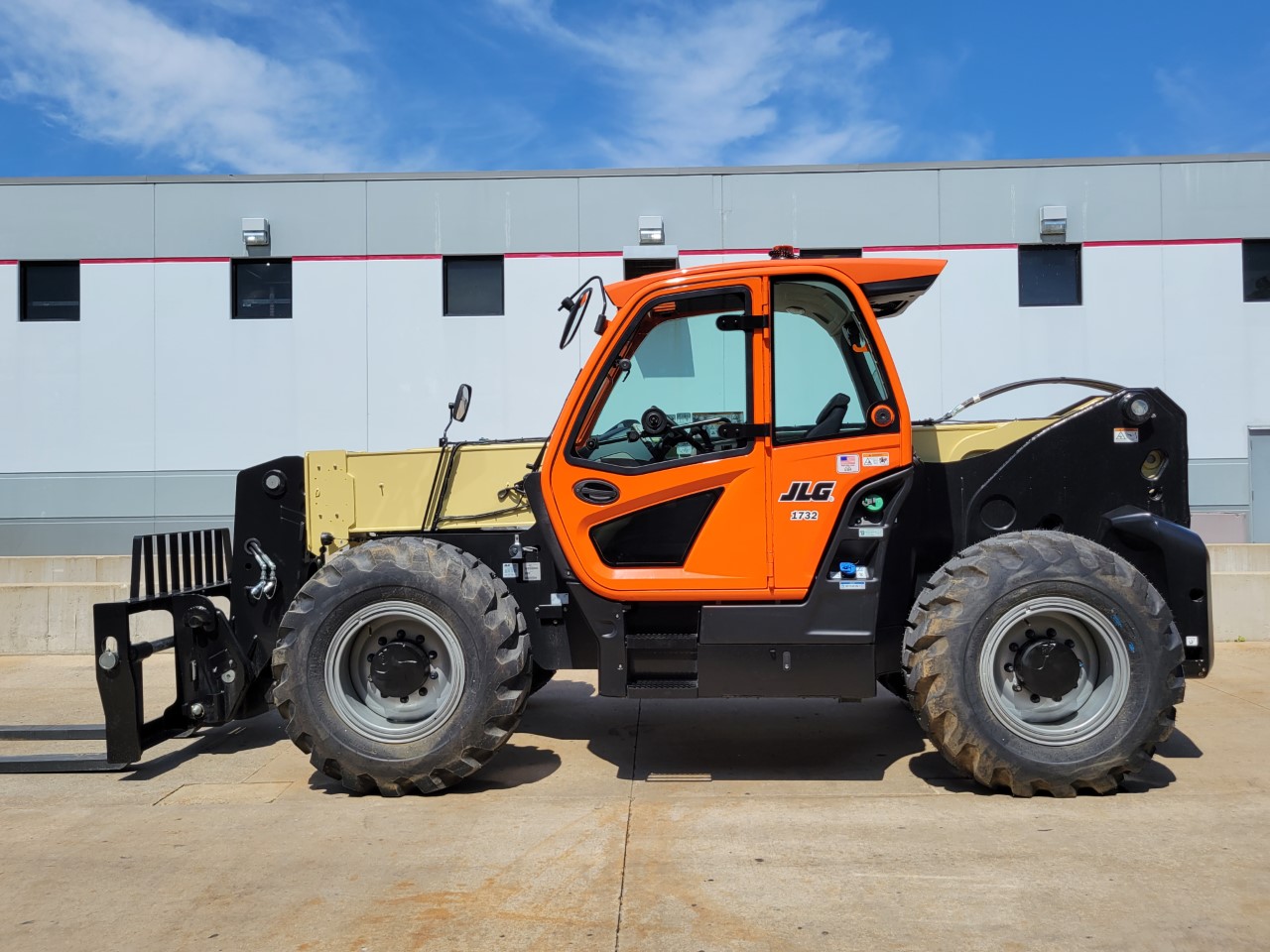 Home Inventory Telescopic Forklifts 2021 JLG 1732 Home Inventory Telescopic Forklifts 2021 JLG 1732